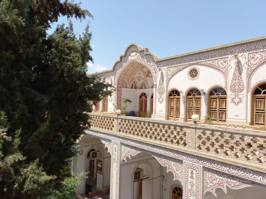 Book Khademi Traditional Hotel Kashan | Instant Booking
