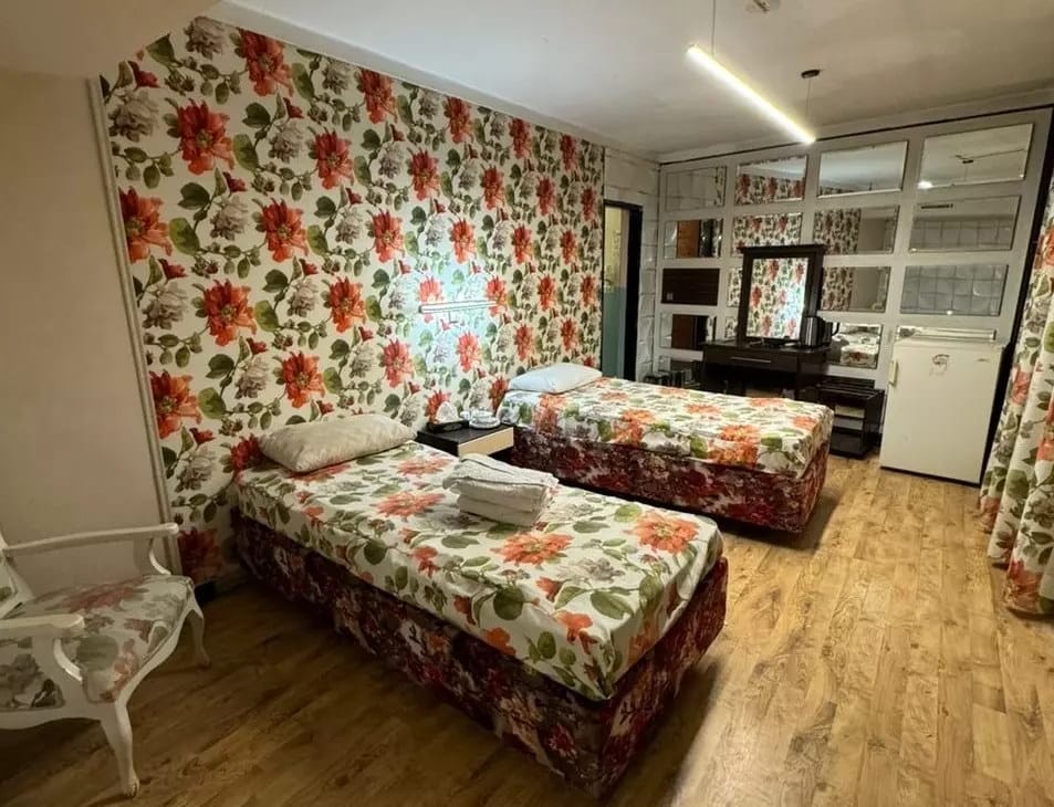 Book Arian Hotel Hamedan | Instant Booking