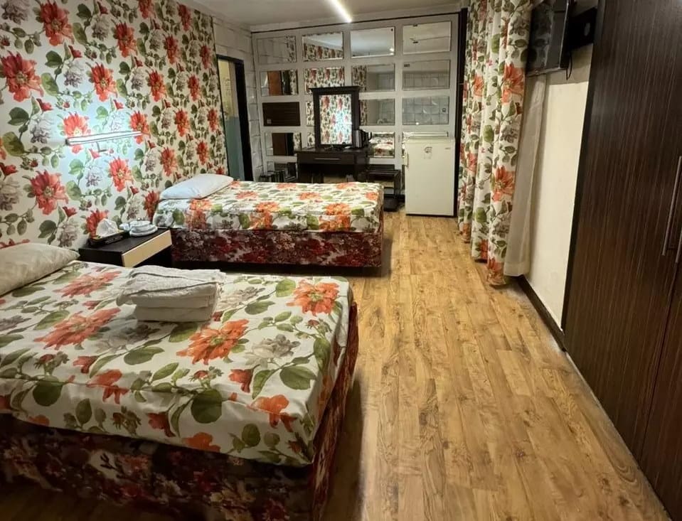 Book Arian Hotel Hamedan | Instant Booking